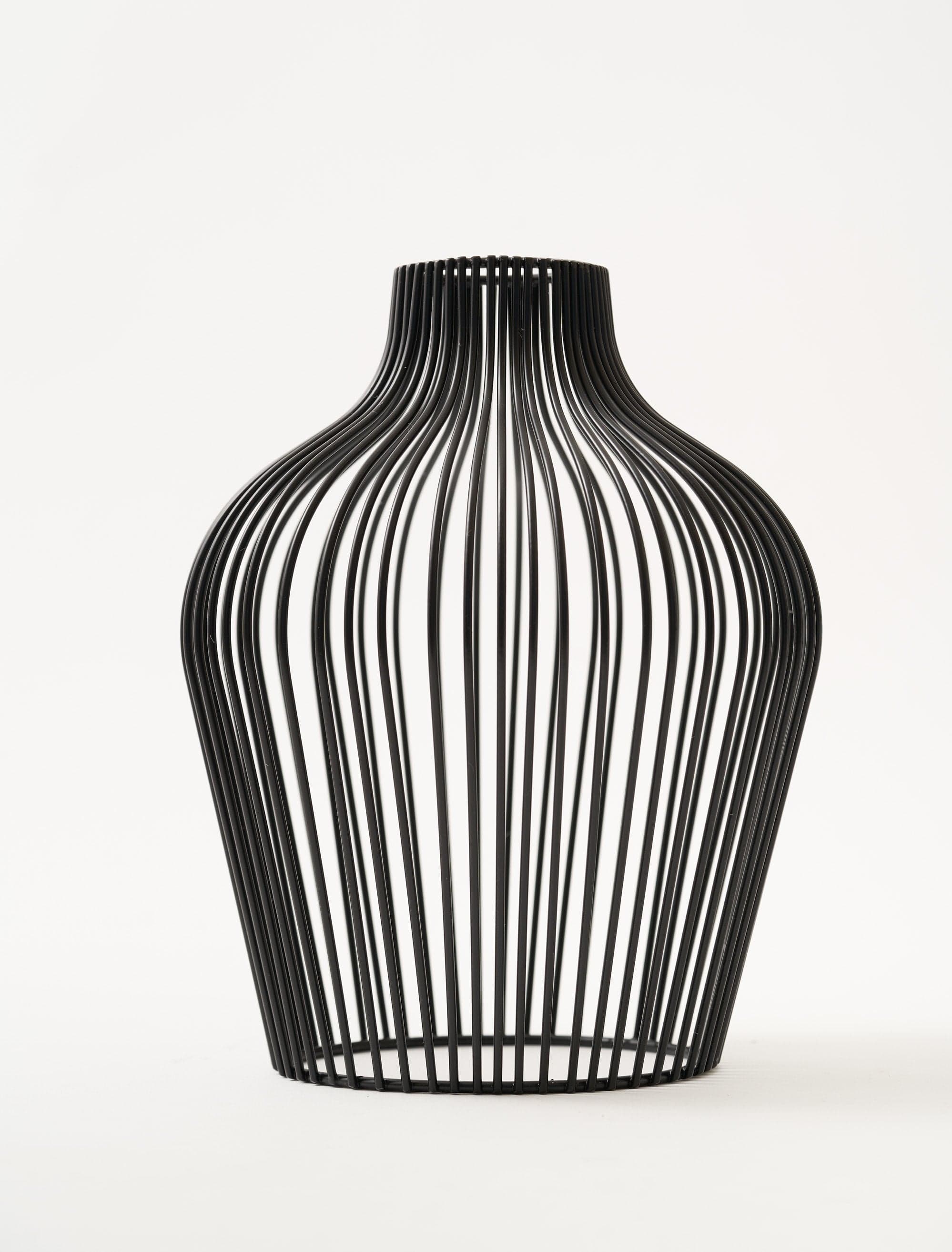 Mya Outline Vase - Black – contempee